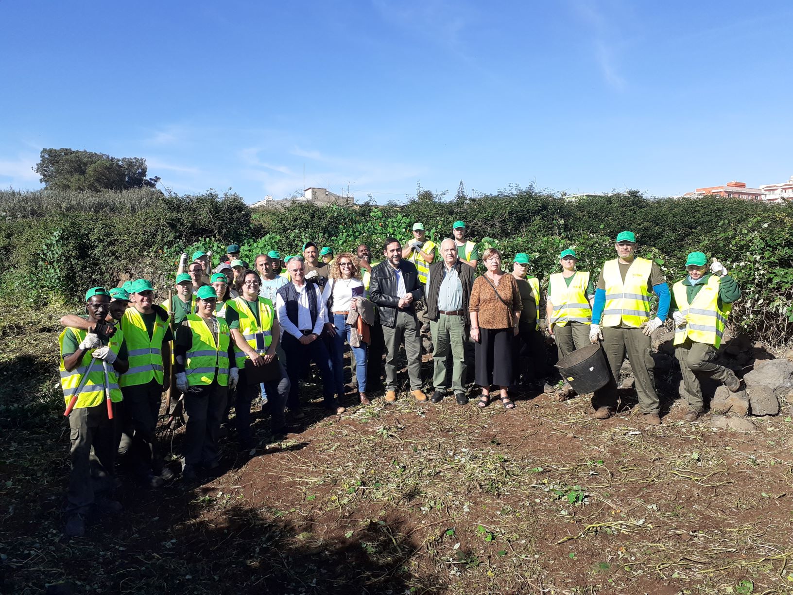 La Laguna limpia decenas de barrancos para reducir los riesgos por ...